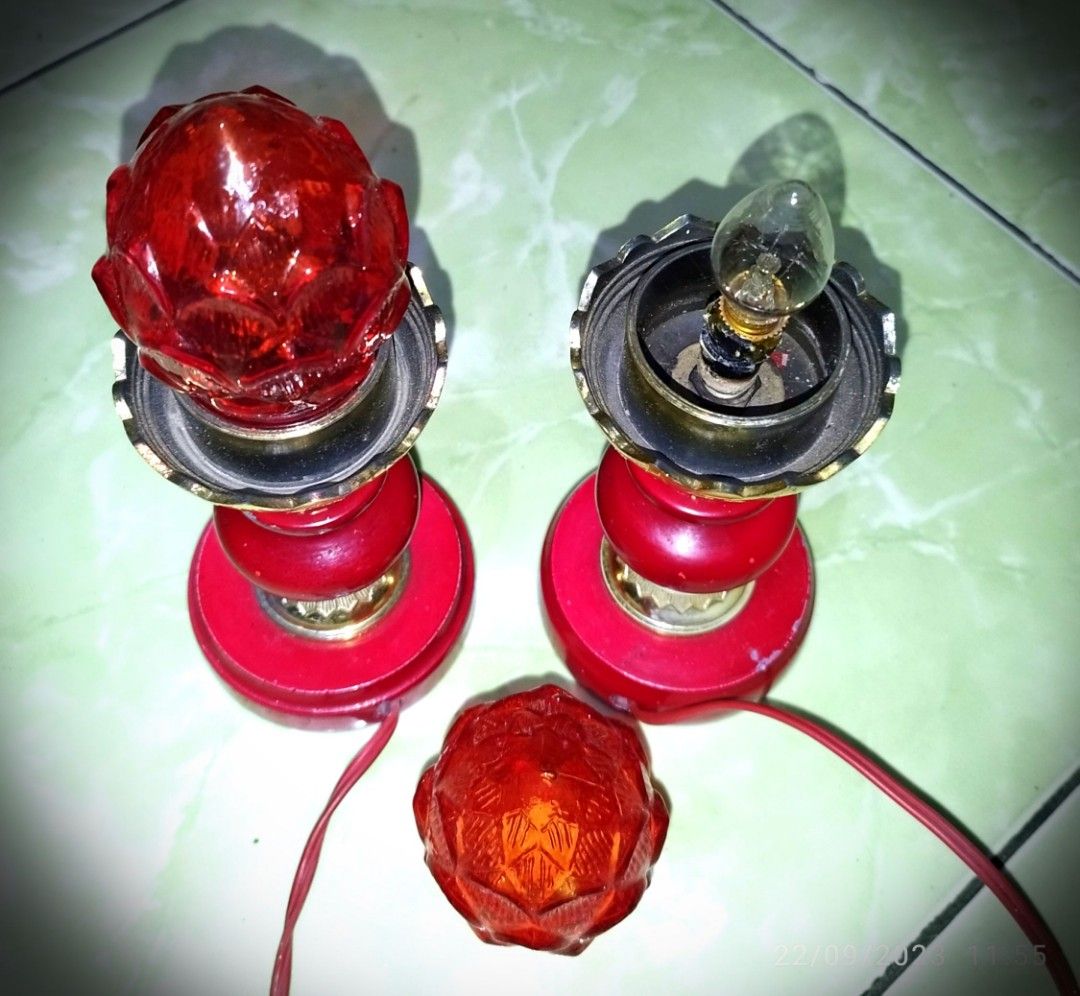 2 Lampu meja buah naga beling motif antik, Antik, Pajangan di Carousell