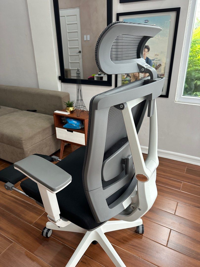 Aofeis ErgoChair ALPHA Ergonomic Office Computer Chair With Leg Rest ...