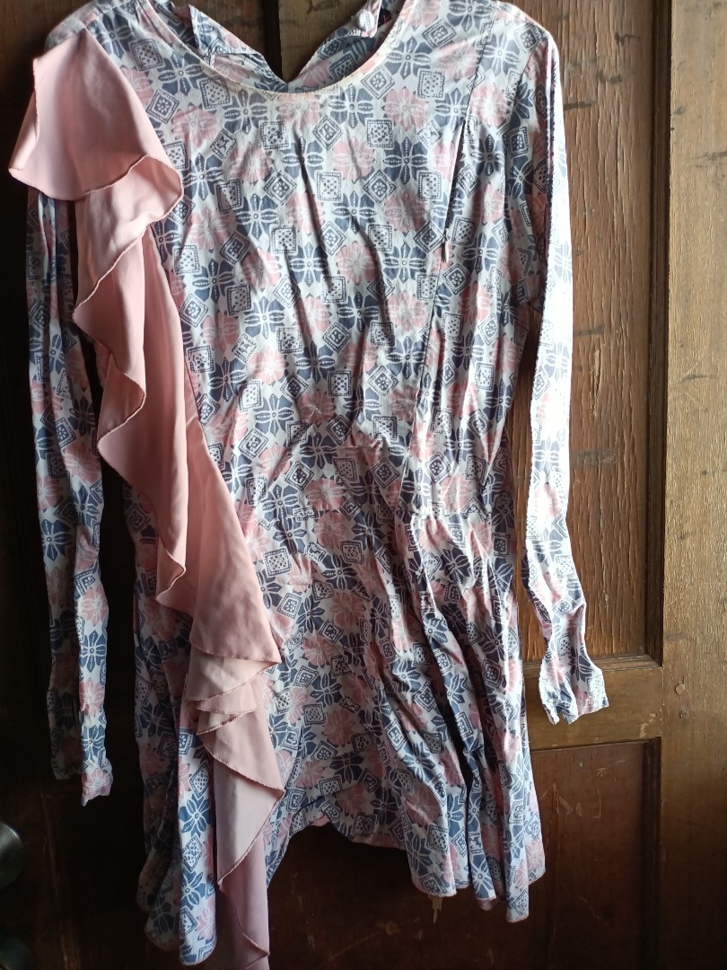 Batik simply, Fesyen Wanita, Pakaian Wanita, Atasan di Carousell