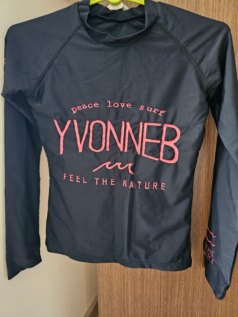 Black Rash Guard, Women's Fashion, Swimwear, Rash Guard on Carousell