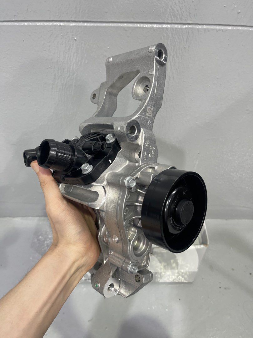 BMW coolant pump 11518601366, Car Accessories, Car Workshops & Services ...