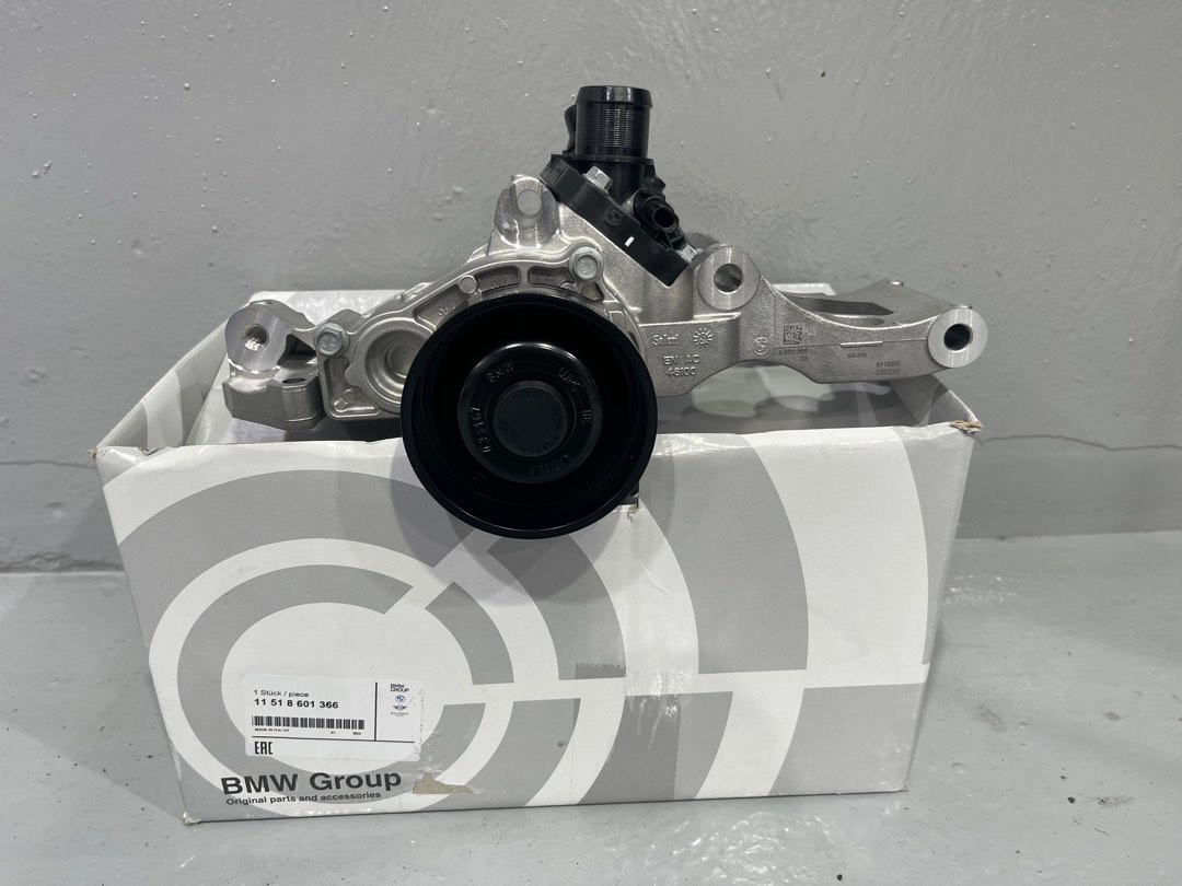 BMW coolant pump 11518601366, Car Accessories, Car Workshops & Services ...