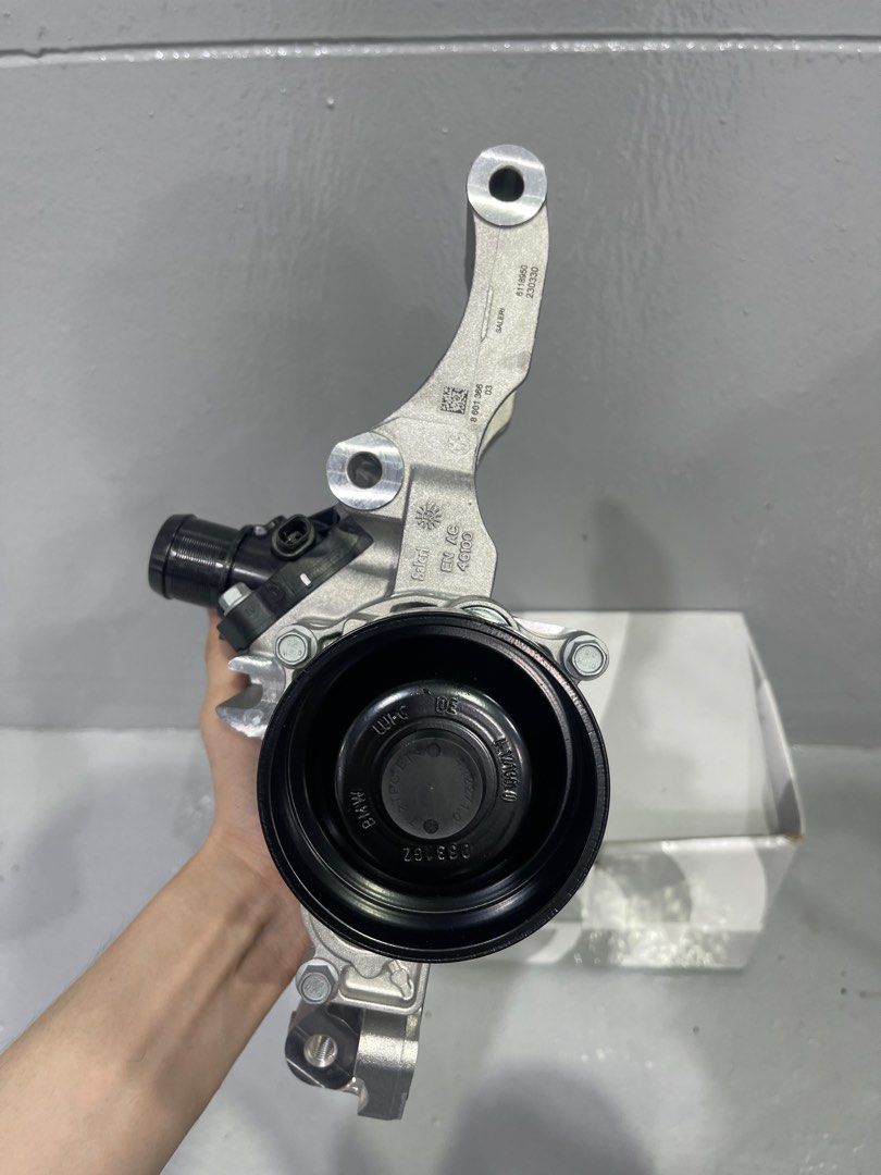 BMW coolant pump 11518601366, Car Accessories, Car Workshops & Services ...