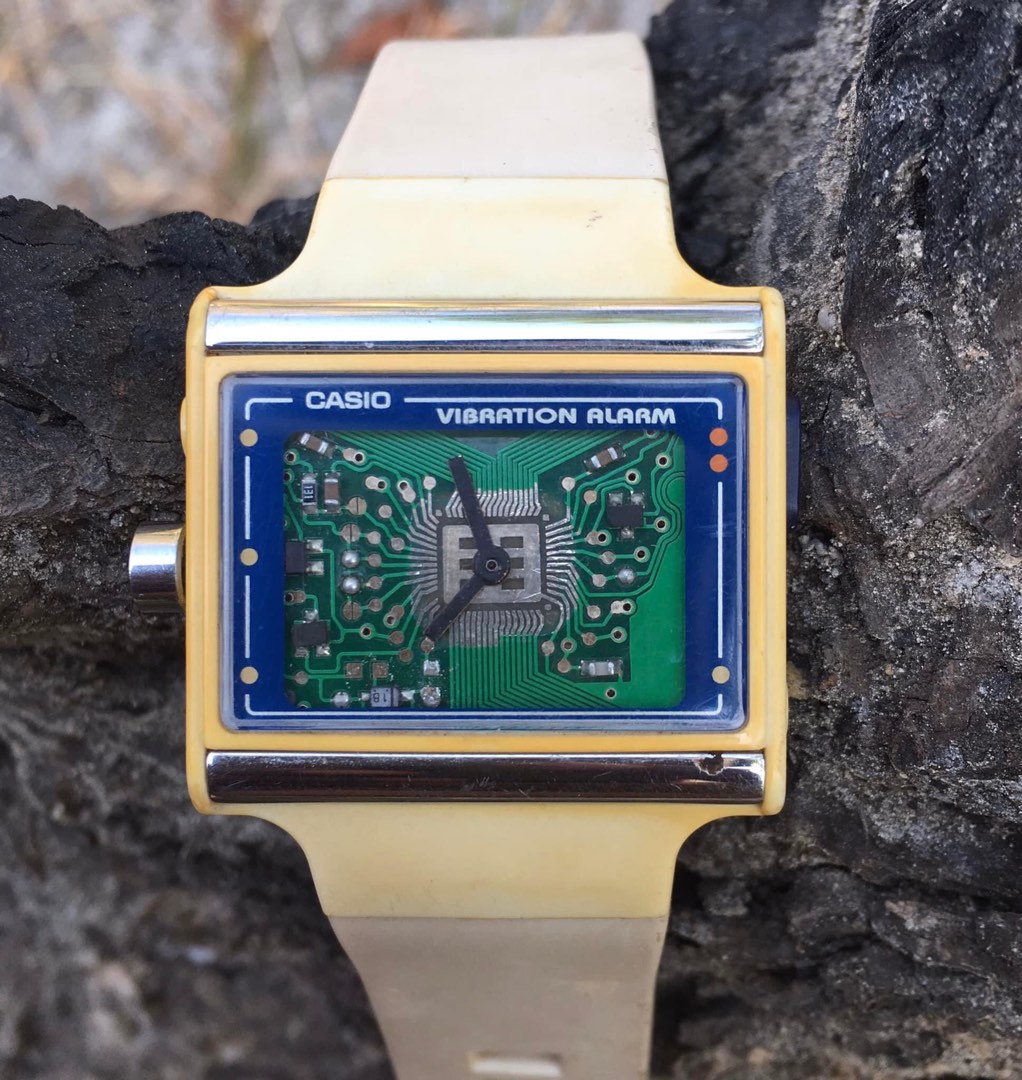 Casio back to the future, Fesyen Pria, Jam Tangan di Carousell