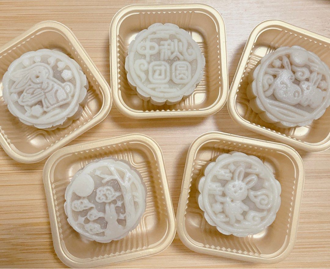 DOC SNOW SKIN MOONCAKES, Food & Drinks, Homemade Bakes on Carousell