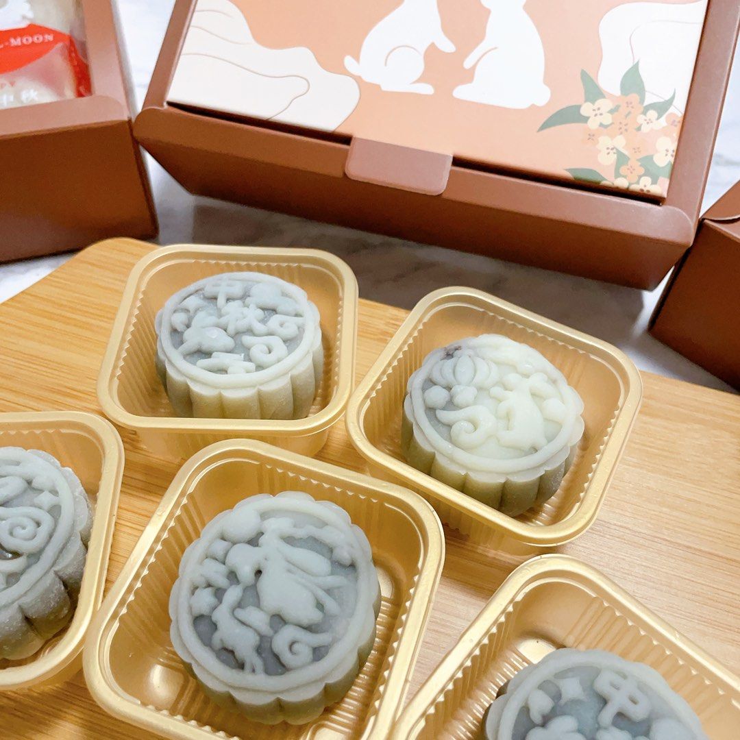 DOC SNOW SKIN MOONCAKES, Food & Drinks, Homemade Bakes on Carousell