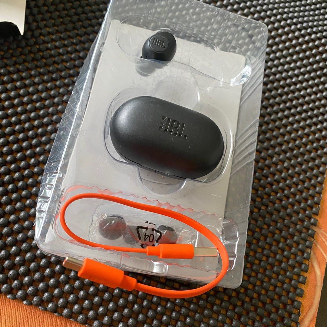 JBL TUNE 115 tws (Left), Audio, Earphones on Carousell