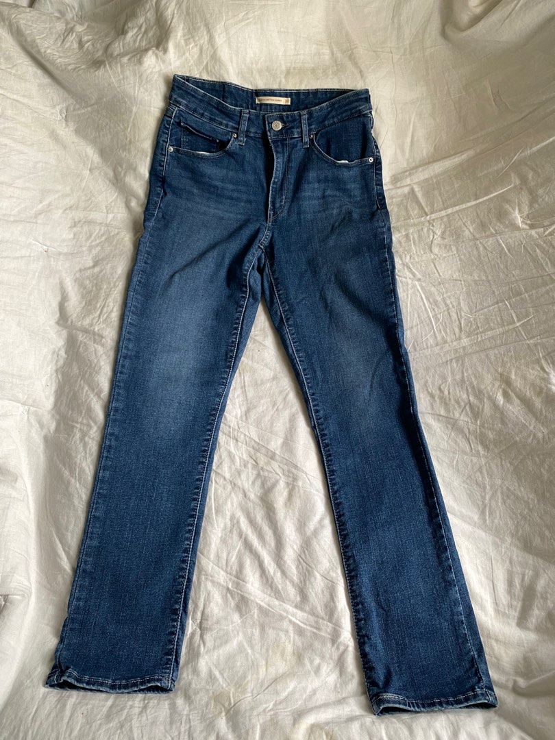 Levi’s Classic Jeans, Women's Fashion, Bottoms, Jeans on Carousell
