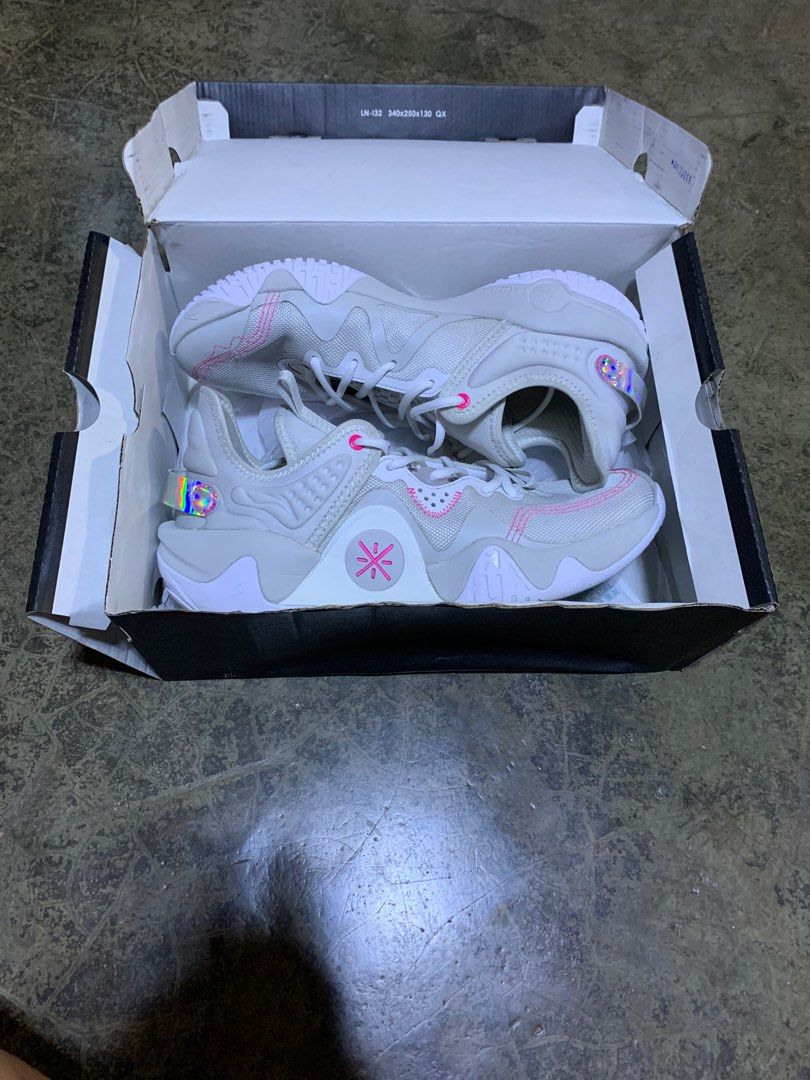 Lining Wade DLO Ice Blood V2 “350”, Men's Fashion, Footwear, Sneakers ...