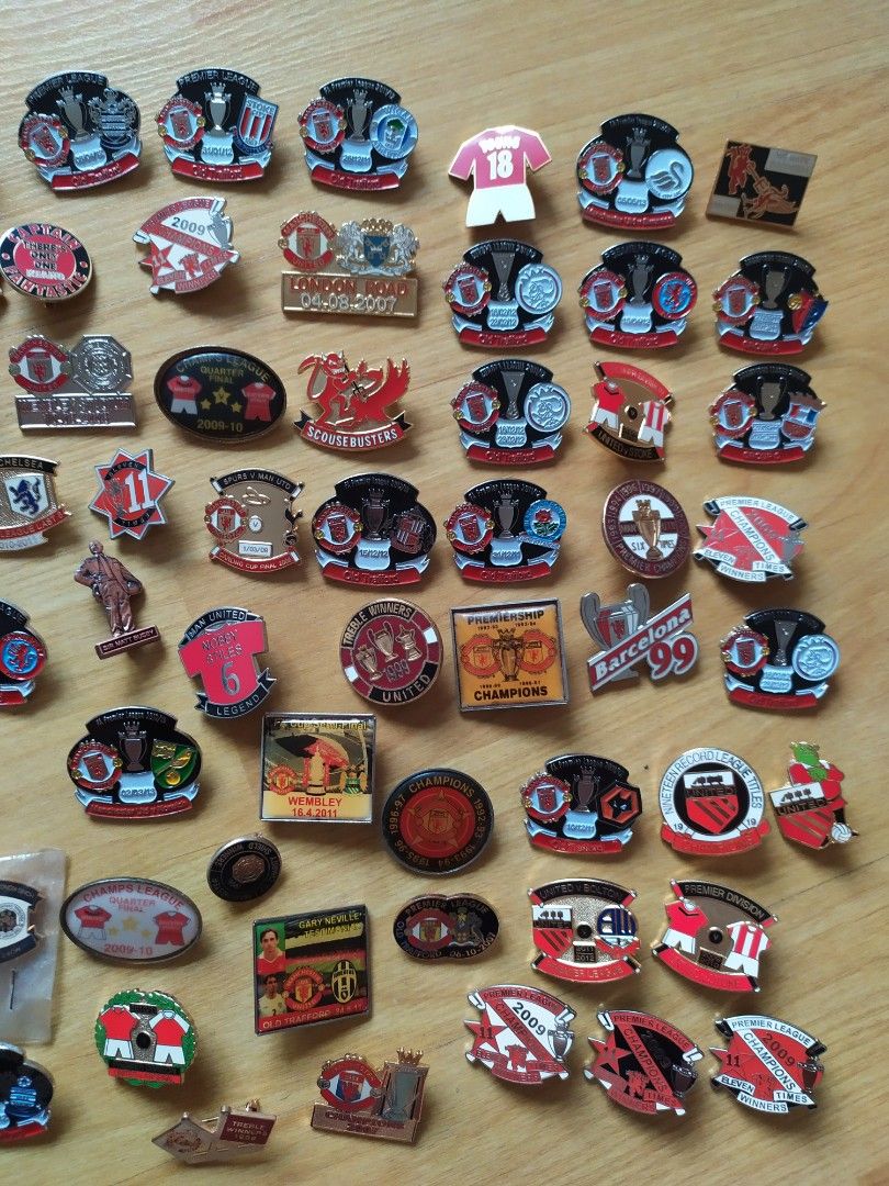 Manchester United MUFC Pin Badges, Hobbies & Toys, Collectibles ...
