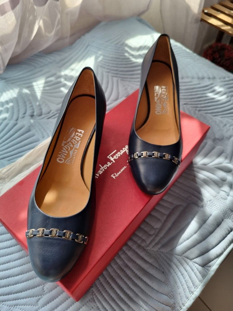 *New Ferragamo women shoes, Women's Fashion, Footwear, Loafers on Carousell