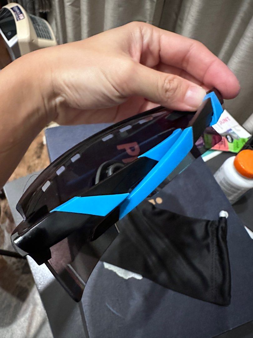 Oakley Encoder Strike Blue Sapphire Priszm, Men's Fashion, Watches ...