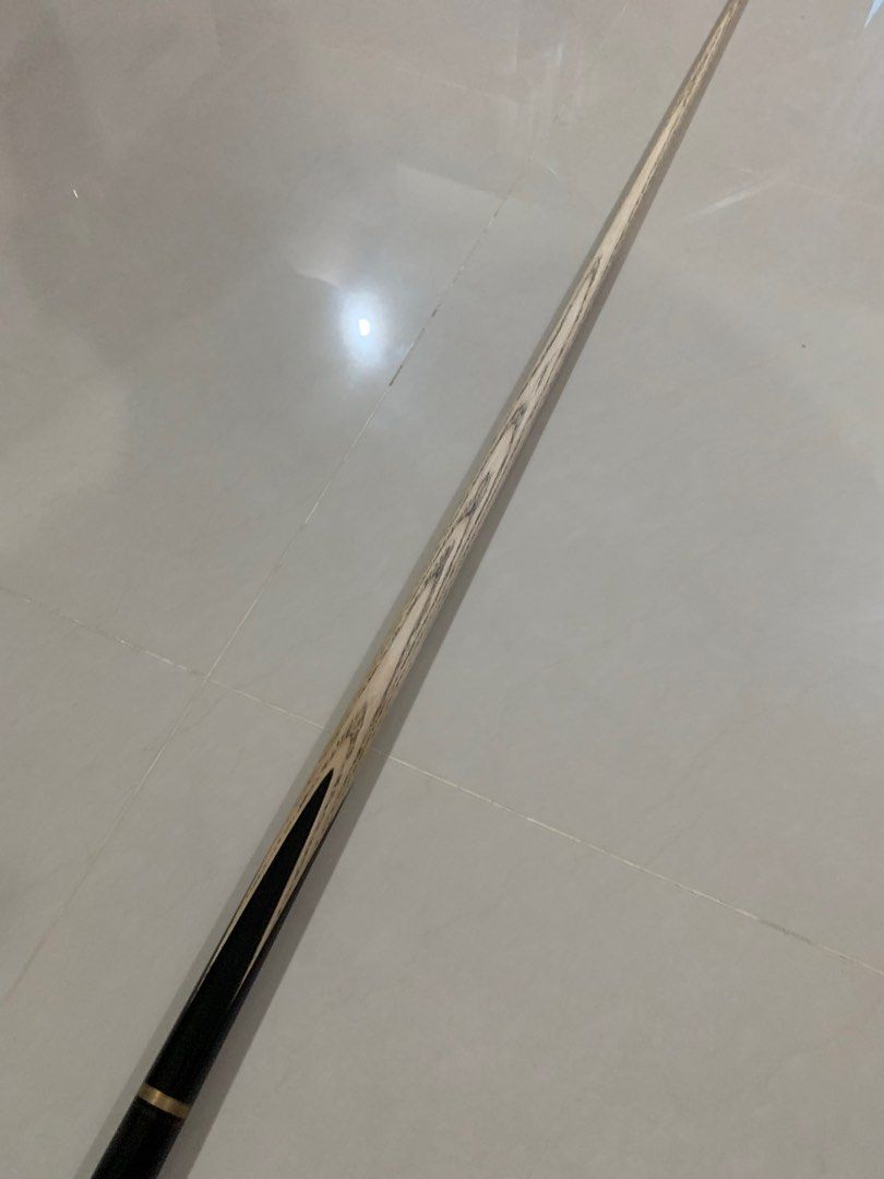 Omin 3/4 cues, Sports Equipment, Sports & Games, Billiards & Bowling on Carousell