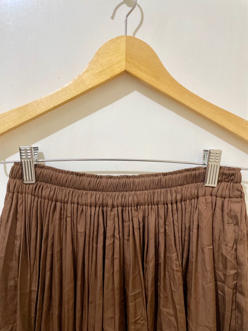 Preloved Rok Gathered Coklat Caramel by Uniqlo, Fesyen Wanita, Pakaian ...