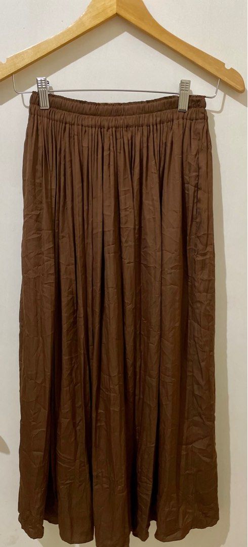 Preloved Rok Gathered Coklat Caramel by Uniqlo, Fesyen Wanita, Pakaian ...