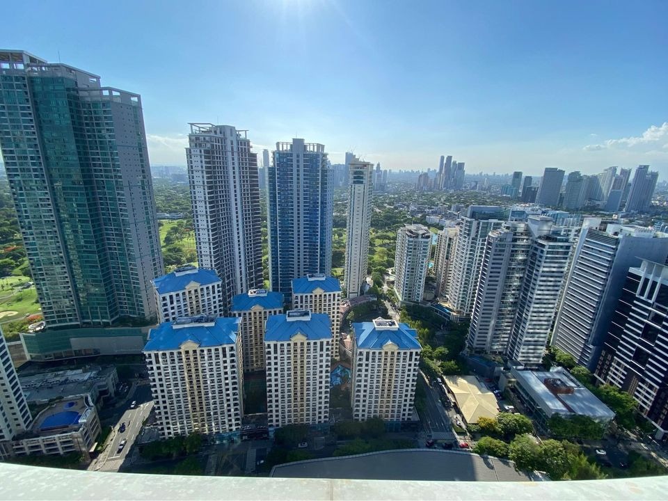 rush 3br for sale The Suites at One Bonifacio High Street, 28th Street ...