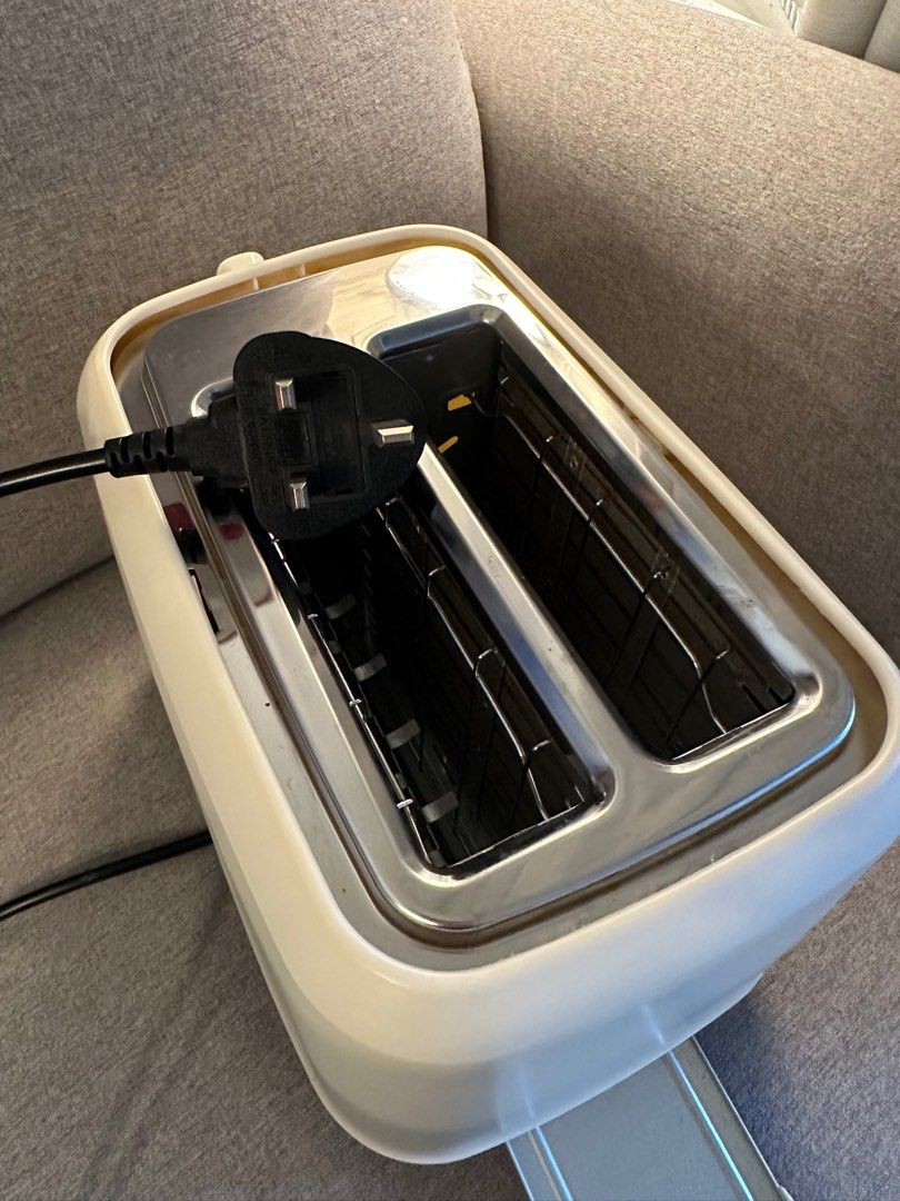 Russell Taylors Retro Toaster RT-10, TV & Home Appliances, Kitchen ...