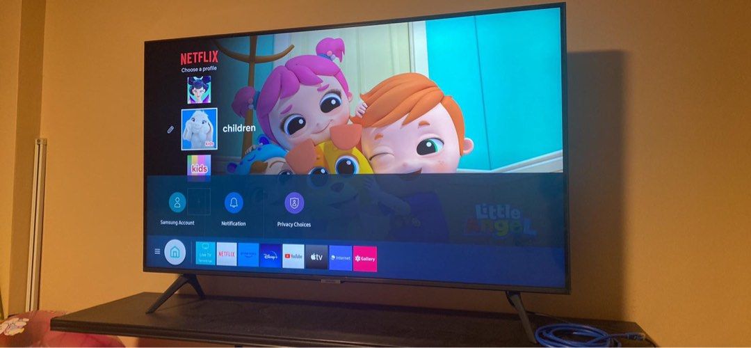 Samsung Tv 43 UHD 4K AU7000, TV & Home Appliances, TV & Entertainment, TV on Carousell