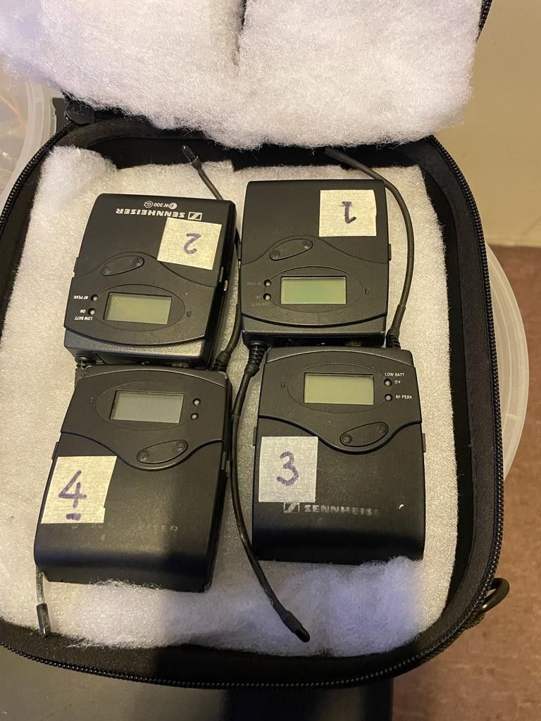 Sennheiser Ew300 + Shure L4 Wireless Beltpack with headwore microphones ...