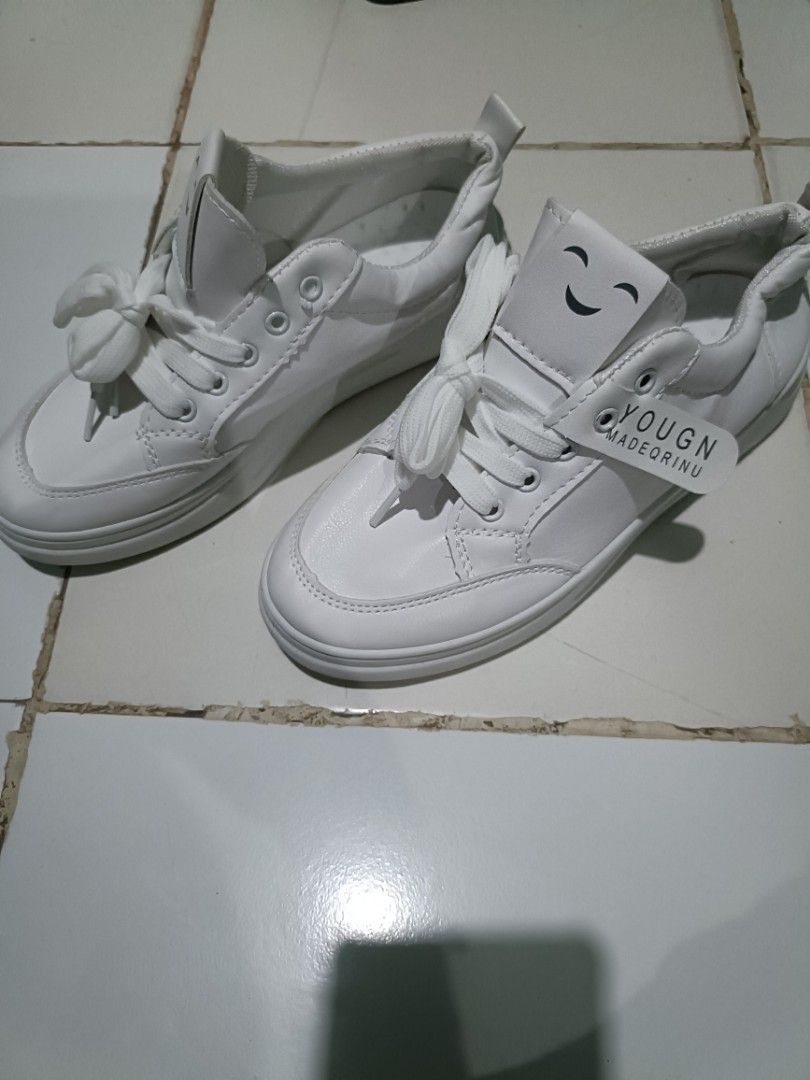 Sepatu Putih, Fesyen Wanita, Sepatu di Carousell