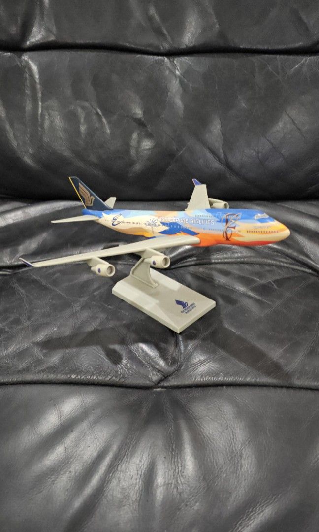 SIA "RAINBOW" Boeing 747-400, Hobbies & Toys, Memorabilia ...