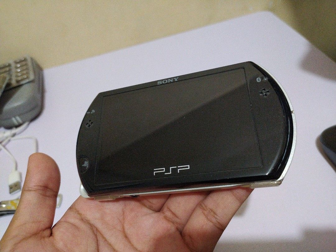 Sony PSP Go Black, Video Gaming, Video Game Consoles, PlayStation on ...
