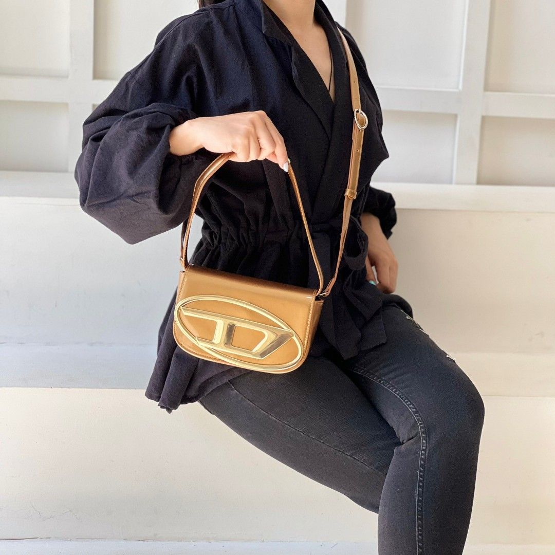 Tas DIESEL Interlocking Shoulder Bag, Barang Mewah, Tas & Dompet di ...