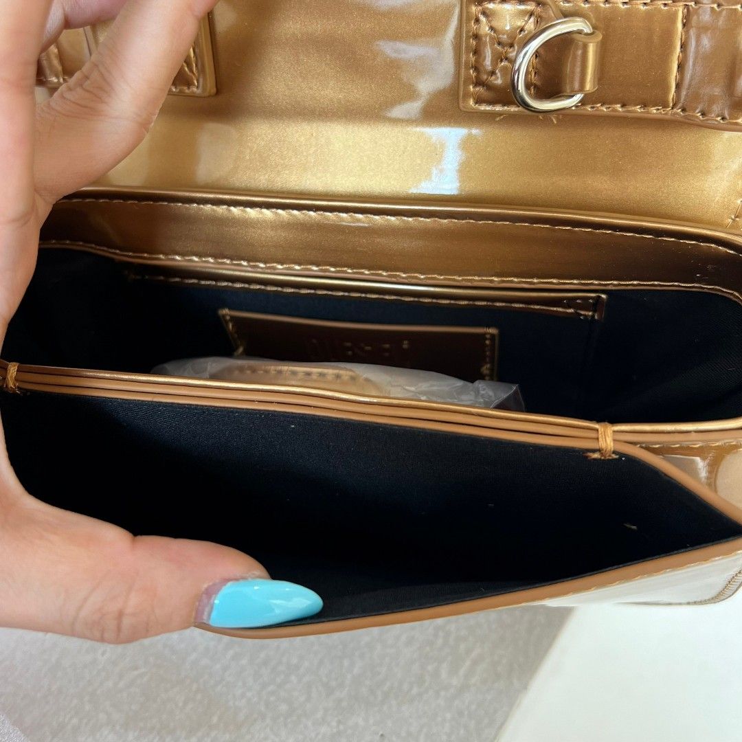 Tas DIESEL Interlocking Shoulder Bag, Barang Mewah, Tas & Dompet di ...