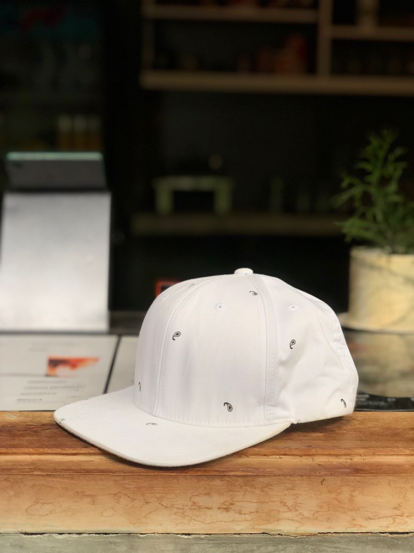 Topi snapback BLACK SCALE, Fesyen Pria, Aksesoris, Topi di Carousell