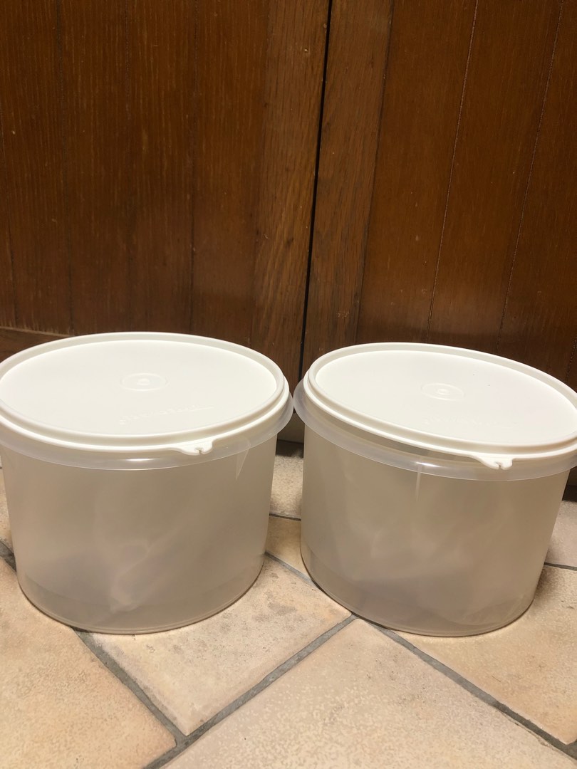 Tupperware round canister - 2.4L, Furniture & Home Living, Kitchenware ...