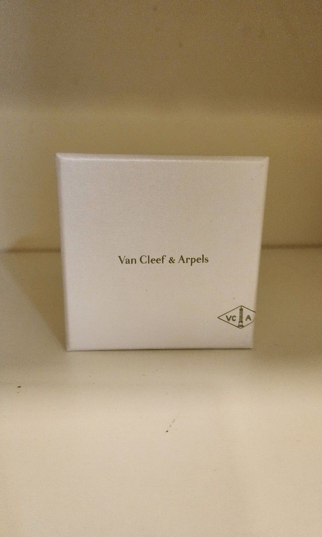 Van Cleef Necklace Box, Luxury, Accessories on Carousell