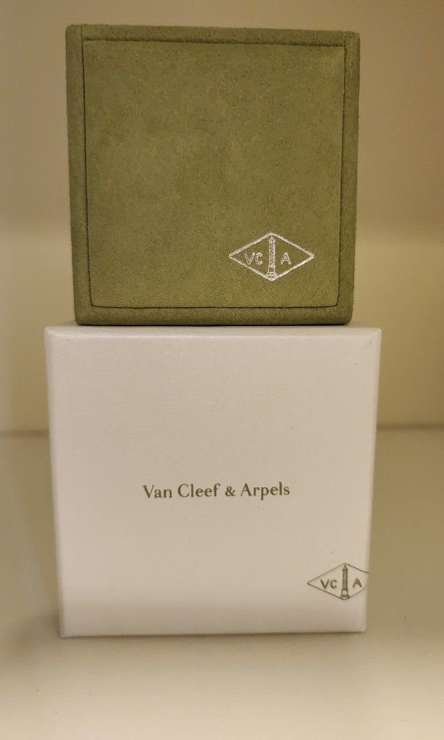 Van Cleef Necklace Box, Luxury, Accessories on Carousell