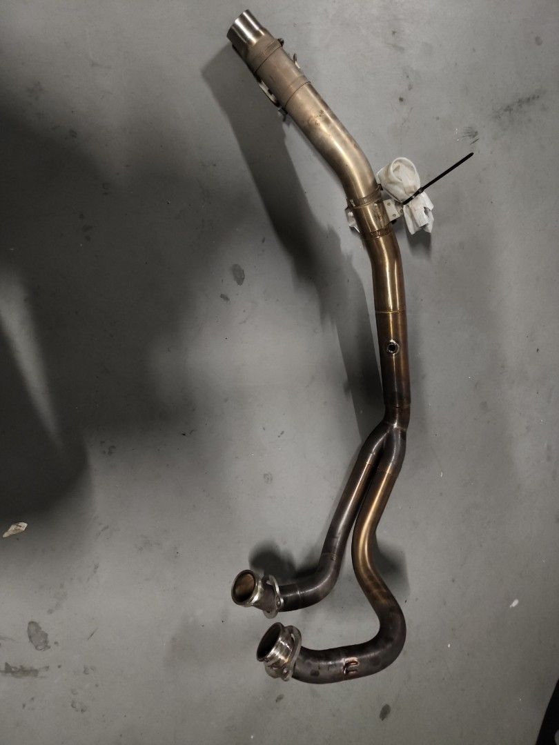 Africa twin 2018 Akra mid pipe, Motorcycles, Motorcycle Accessories on ...