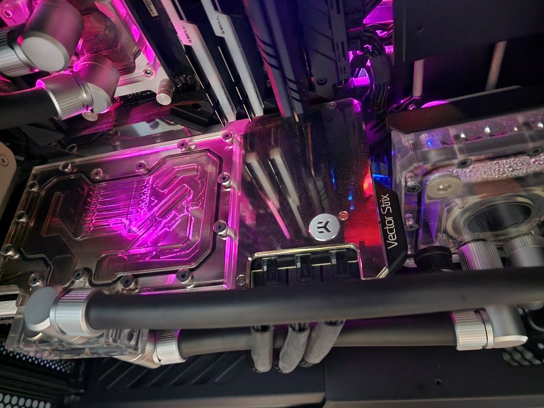 ASUS ROG Strix RTX 3090 ( White edition) with EKWB Full Waterblock ...
