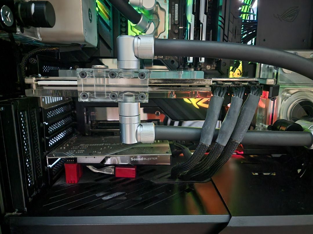ASUS ROG Strix RTX 3090 OC ( White edition) with EKWB Full Waterblock ...