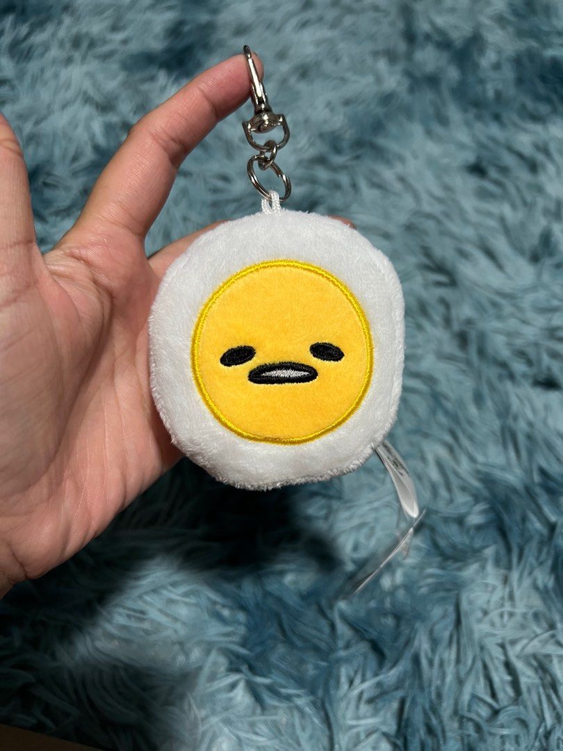 BNWT USS Universal Studios Singapore Sanrio Gudetama Keychain, Hobbies ...