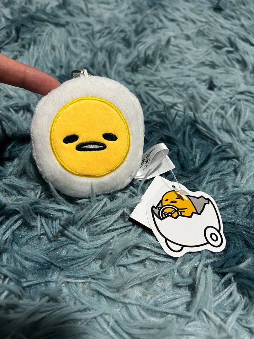 BNWT USS Universal Studios Singapore Sanrio Gudetama Keychain, Hobbies ...