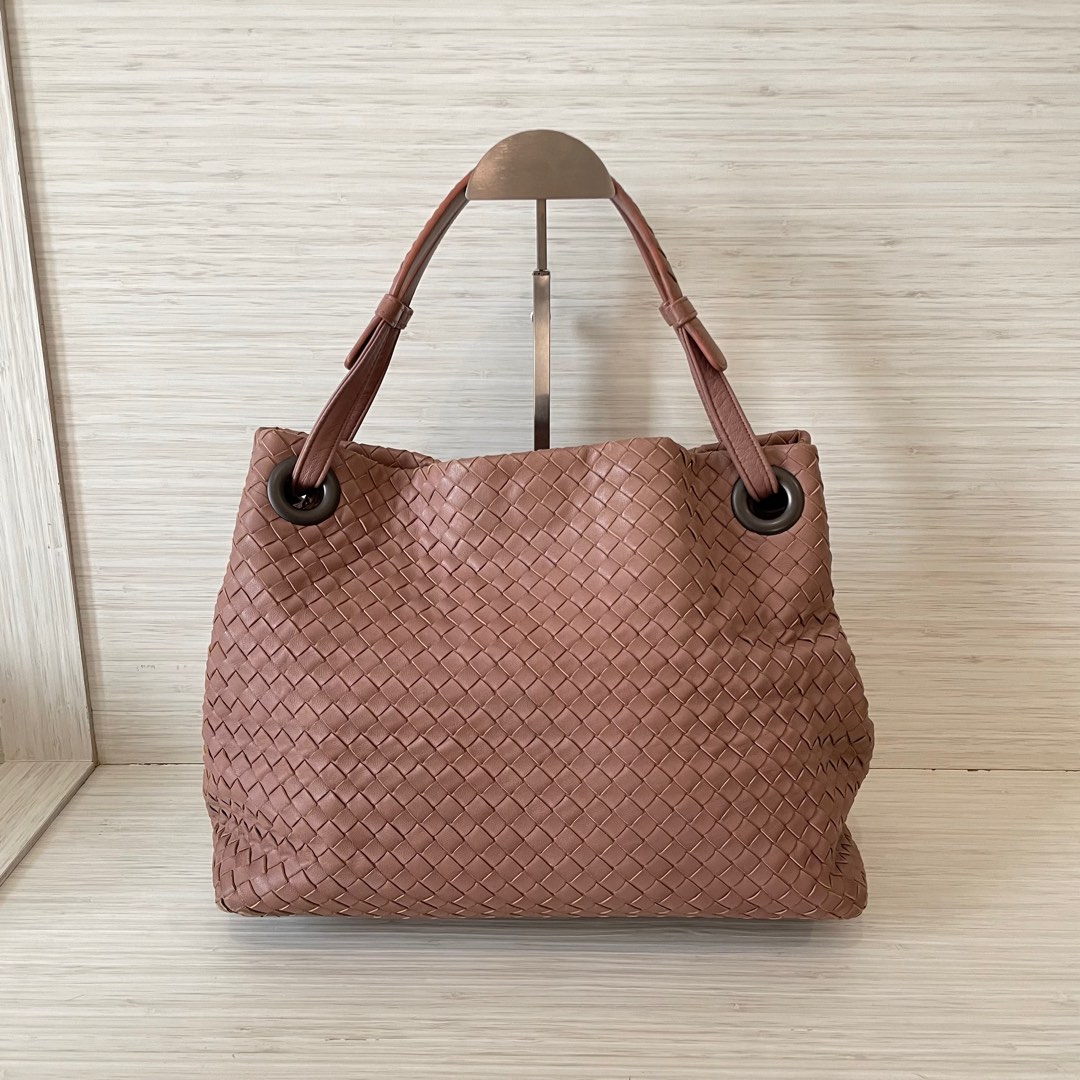 Bottega Veneta Garda Shoulder Tote Authentic, Barang Mewah, Tas ...