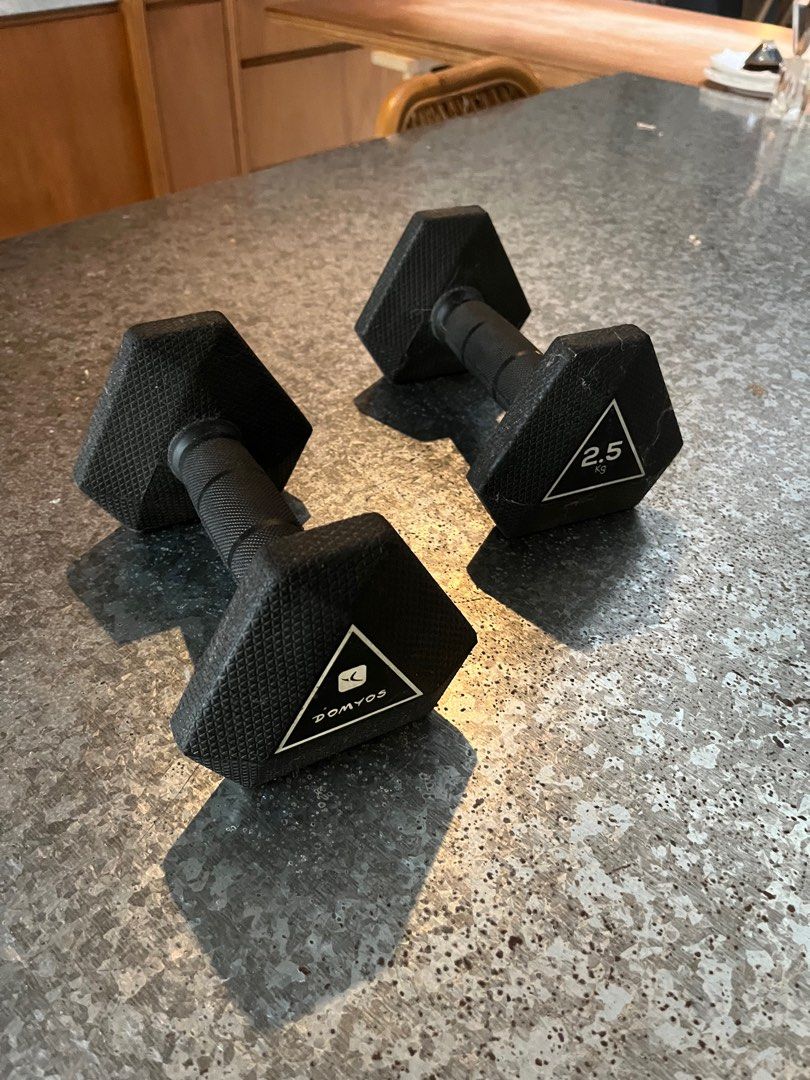 Domyos weights 2.5KG x 2, Sports Equipment, Exercise & Fitness, Weights ...