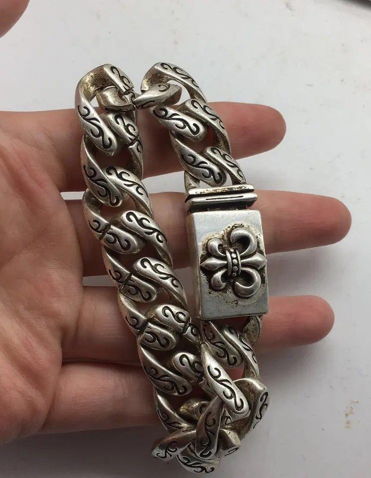 Gelang Perak Lama Tibet Memaparkan Pestle Ajaib Bersama Corak Awan Yang ...