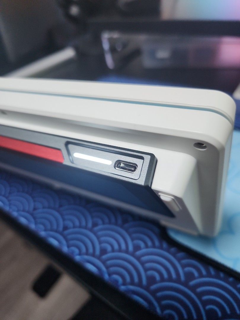 Infiverse Infi75 keyboard with LCD, Computers & Tech, Parts ...