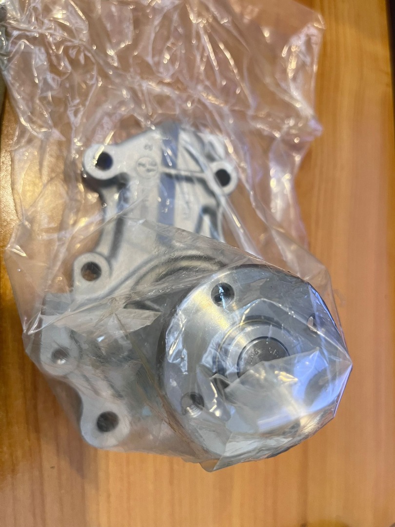 MD323372 WATER PUMP MITSUBISHI COLT LANCER, Car Accessories ...