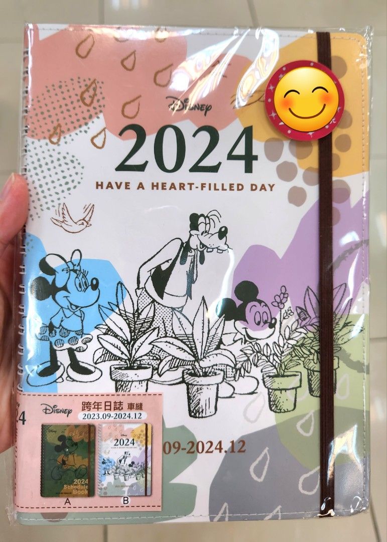 Mickey Mouse 2024 schedule book (台灣), 興趣及遊戲, 手作＆自家設計, 文具 - Carousell