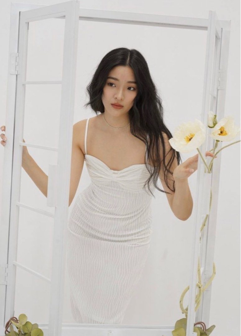 Mikayla Seina Sweetheart Textured Midi Dress in White, Women's Fashion ...