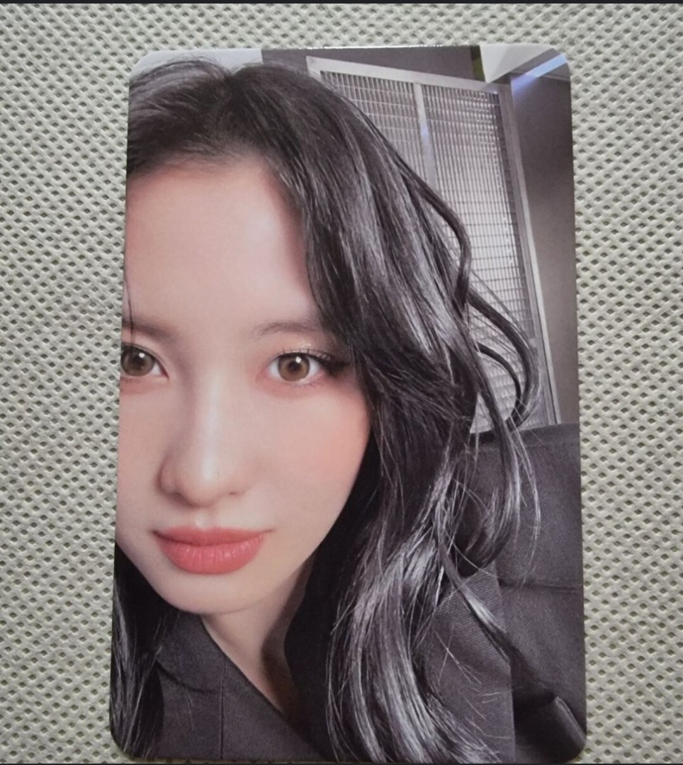 Momo Twice OFFICIAL PHOTOCARD, Hobbies & Toys, Memorabilia ...