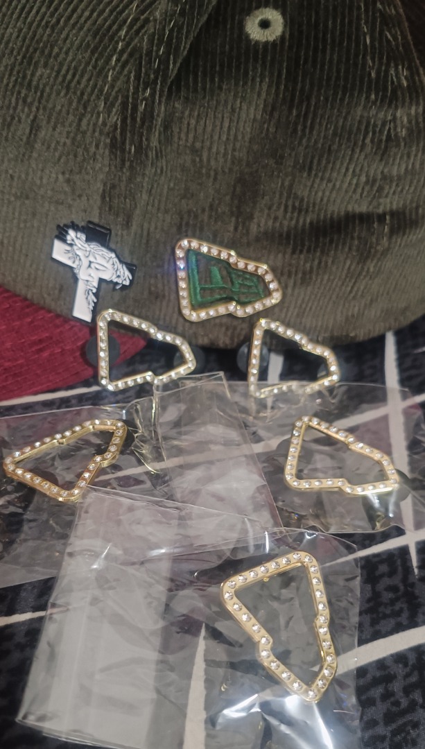 New Era Cap Flag Bling Pin, Men's Fashion, Watches & Accessories, Caps ...