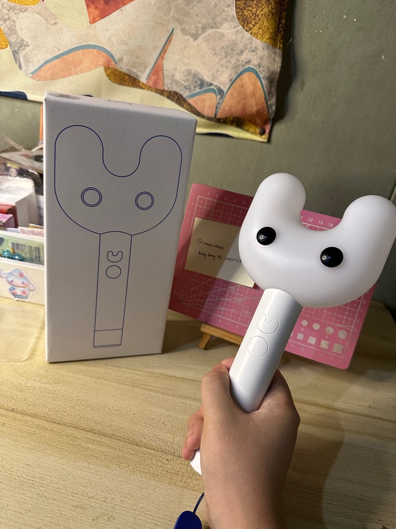 NEWJEANS BINKY BONG LIGHTSTICK, Hobbies & Toys, Memorabilia ...