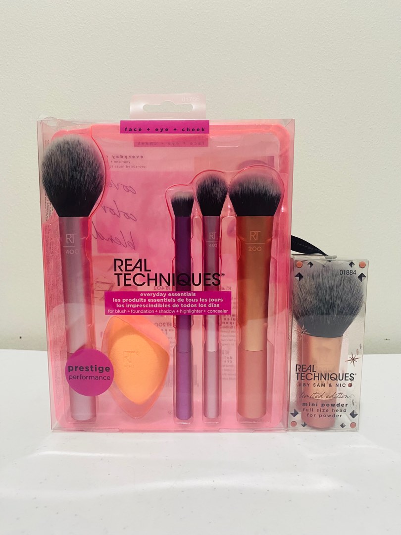 Real Tecniques Everyday Essentials Brush Set and Mini Powder Brush ...
