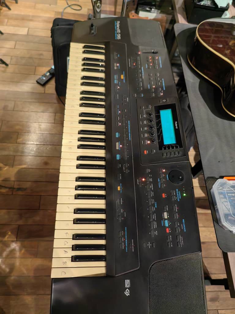 Roland E-96 keyboard, Hobbies & Toys, Music & Media, Musical ...