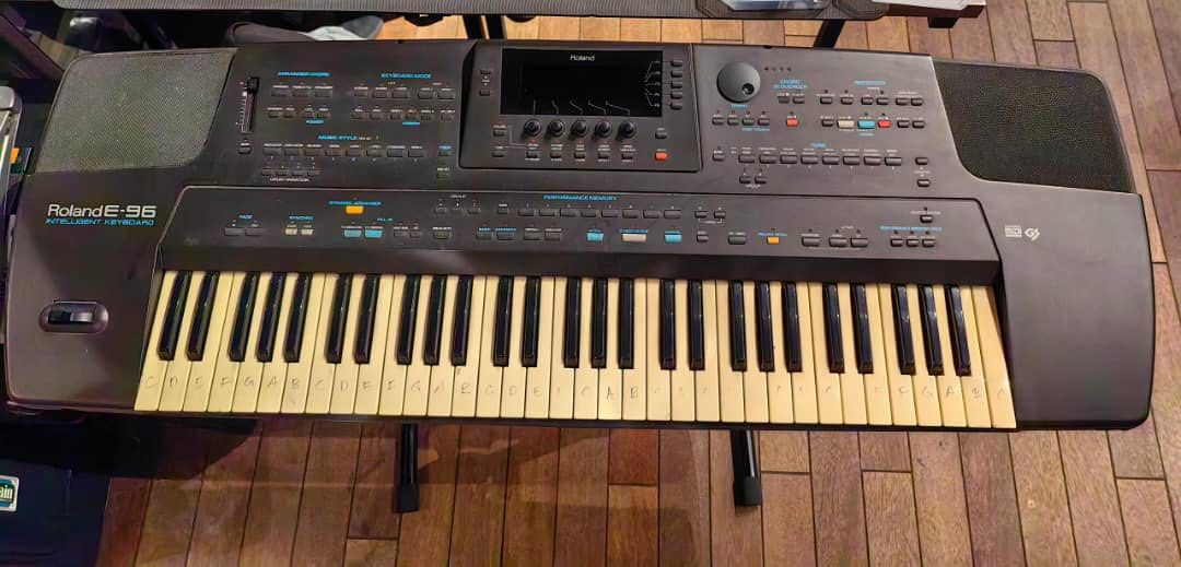 Roland E-96 keyboard, Hobbies & Toys, Music & Media, Musical ...